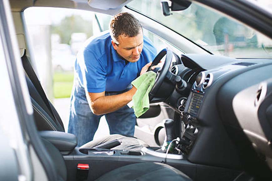 8 Easy Tips to Professionally Clean Your Car in Dubai, UAE